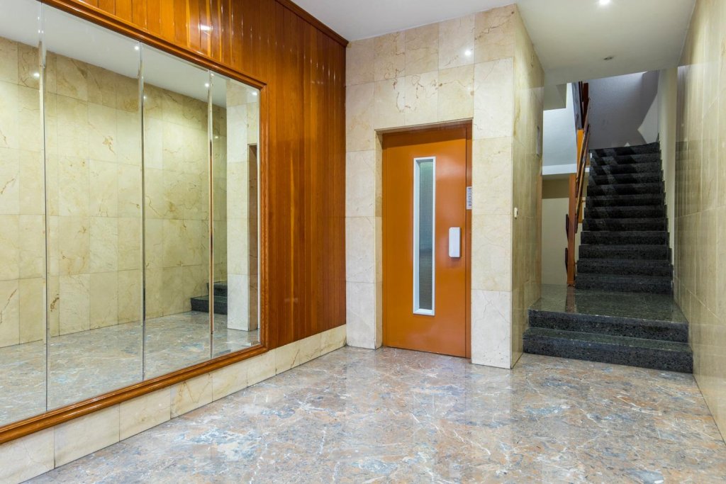 PISO EN VENTA EN C/ FRAY JULIAN GARCES CON PLAZA DE GARAJE Y TRASTERO ...