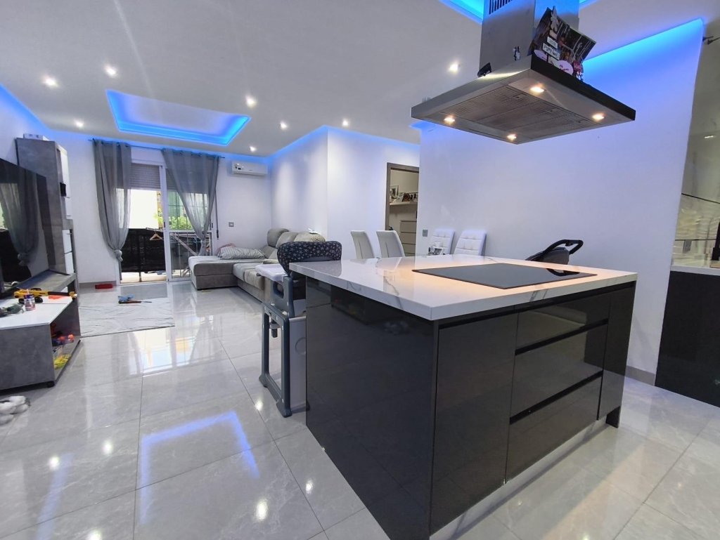 PISO PARA ENTRAR A VIVIR CON TERRAZA Y GARAJE